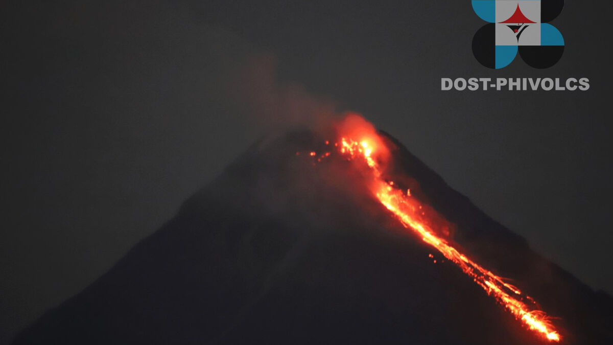 Evacuations after activity at Mayon volcano in the Philippines | Sweden ...