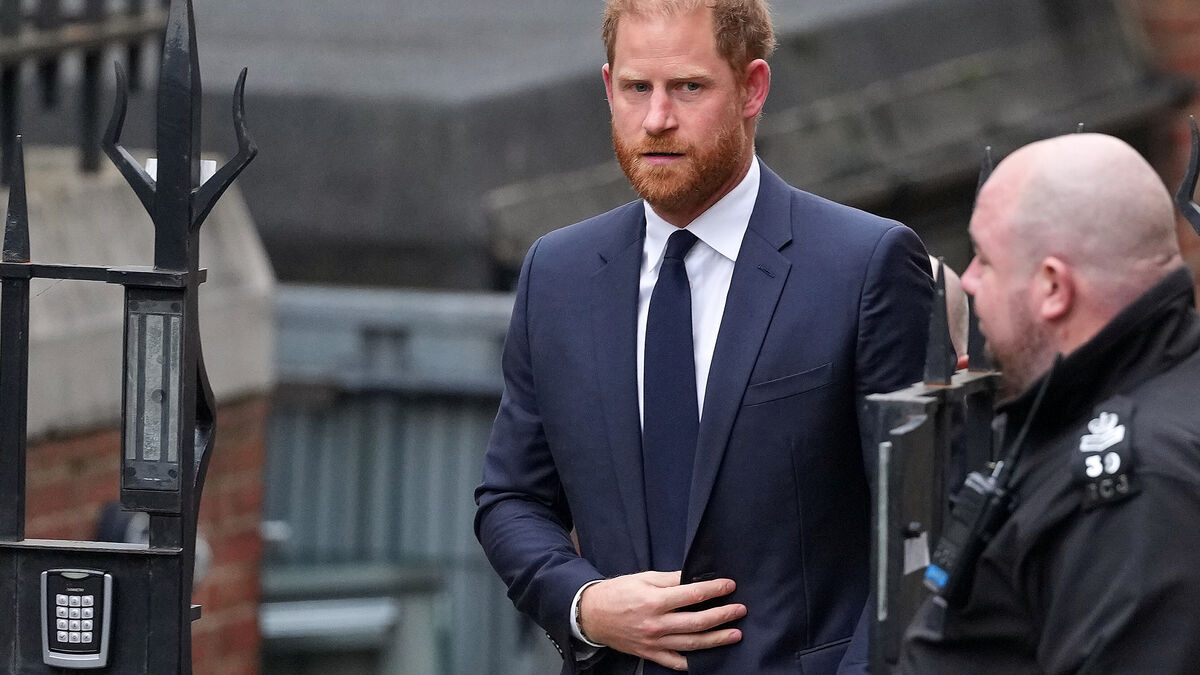 Prince Harry appears in court as trial of Daily Mail publisher begins ...