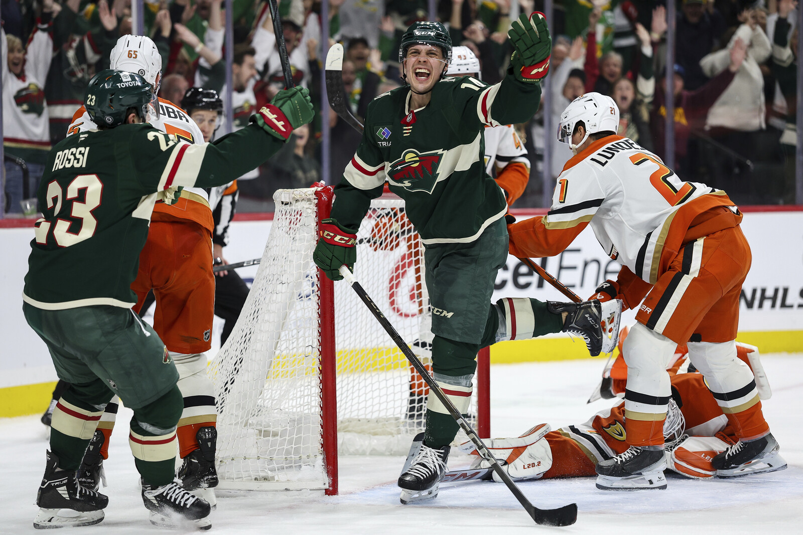Joel Eriksson Ek's Late Goal Sends Minnesota to Stanley Cup Playoffs ...