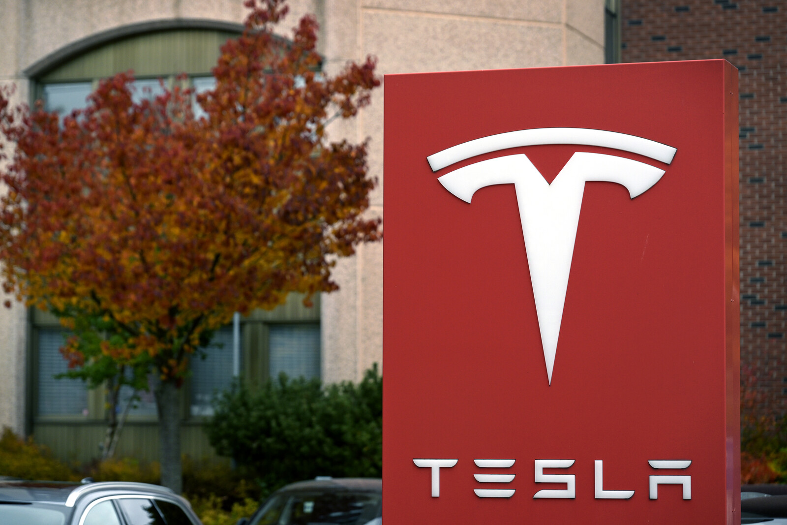 Warning to Consumers: Avoid Tesla | Sweden Herald