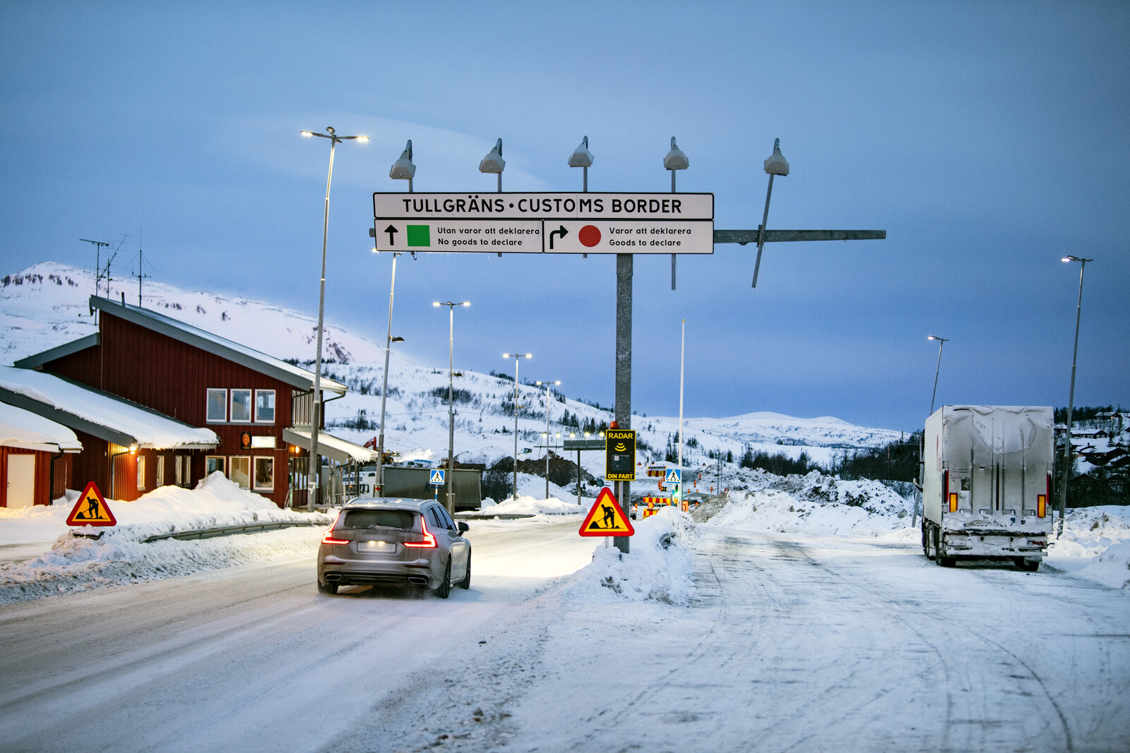Weapons stop customs officers at the border | Sweden Herald
