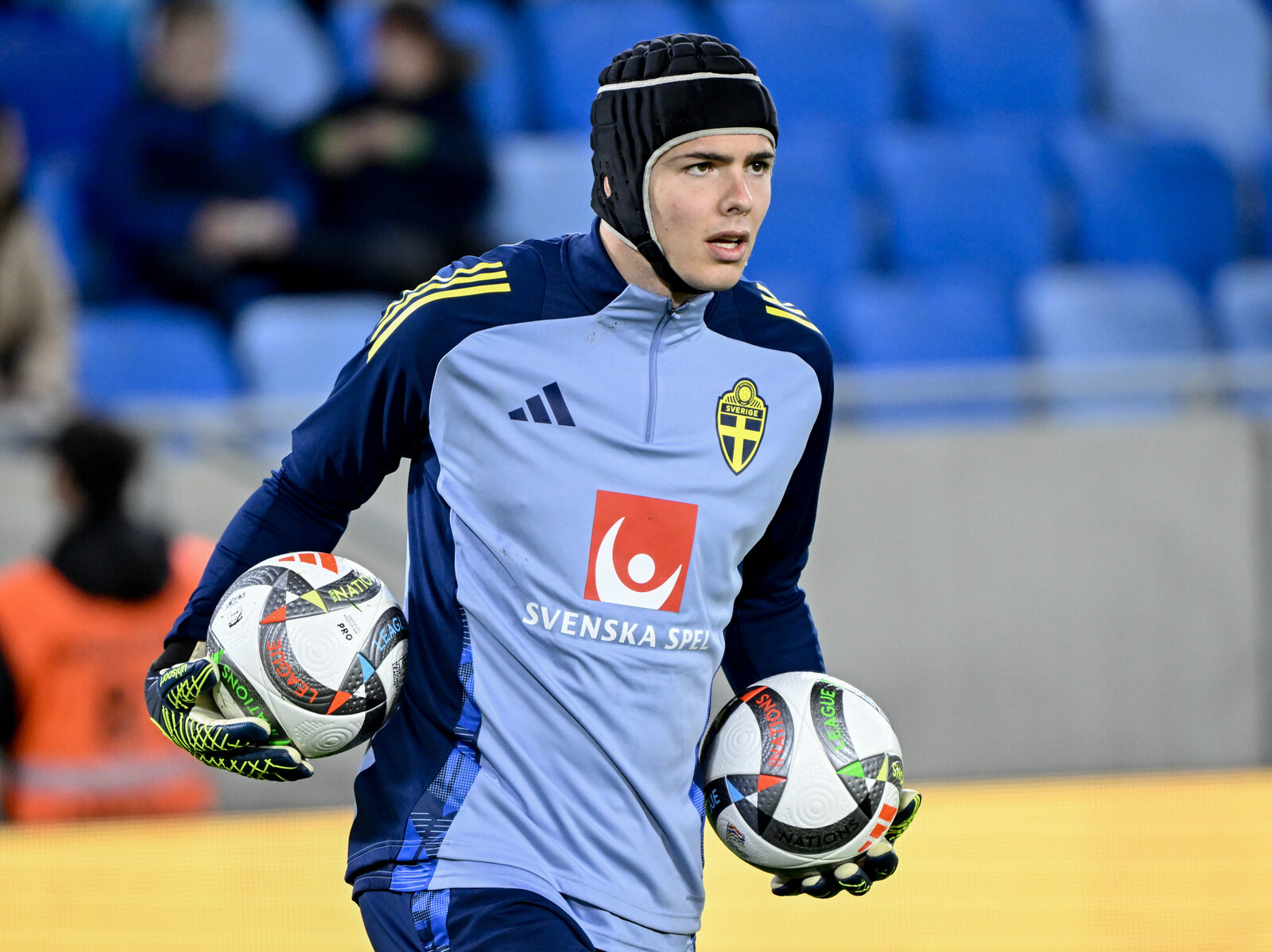 The Swede let in a shot from his own half | Sweden Herald