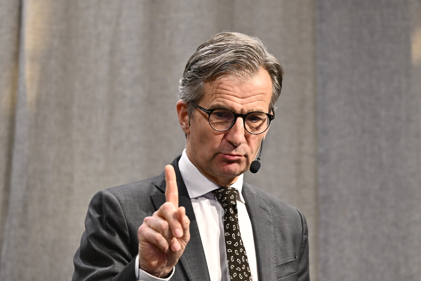 Swedish Central Bank Holds Rates Steady, Ready to Act on Inflation ...