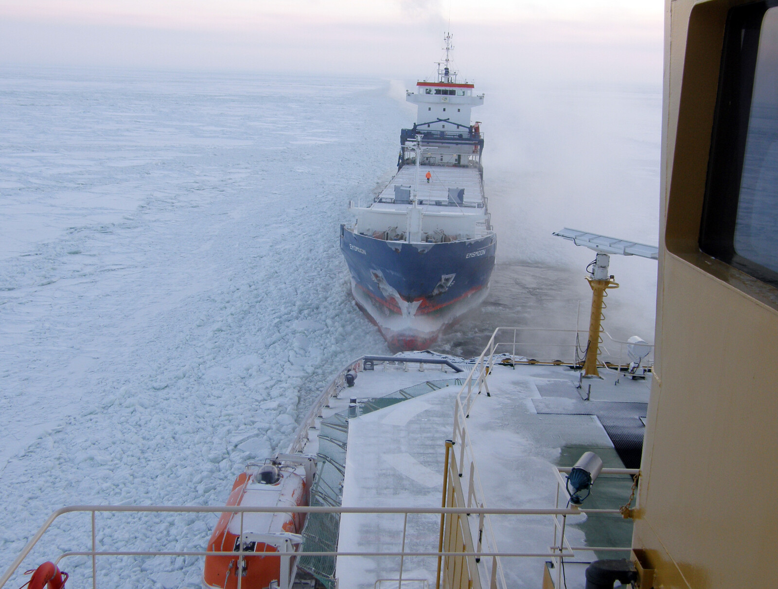 Fewer ships receive icebreaker assistance in mild weather | Sweden Herald