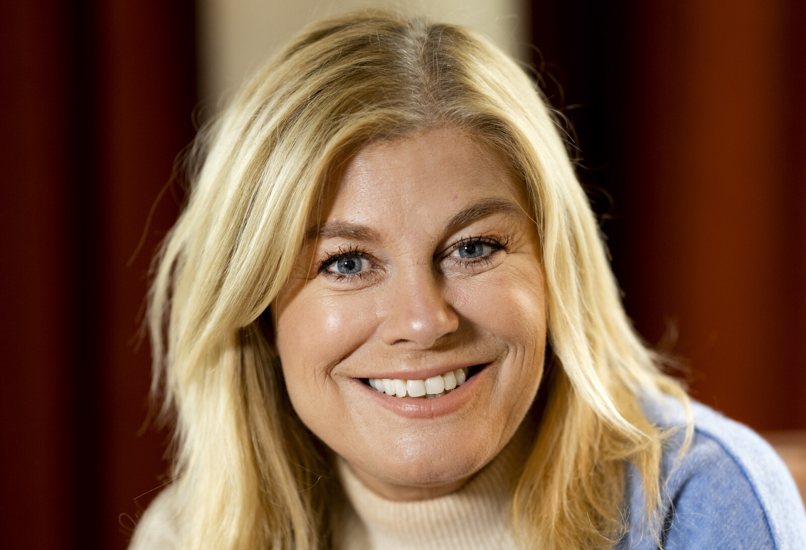 Pernilla Wahlgren does "Sing-along" at Christmas | Sweden Herald