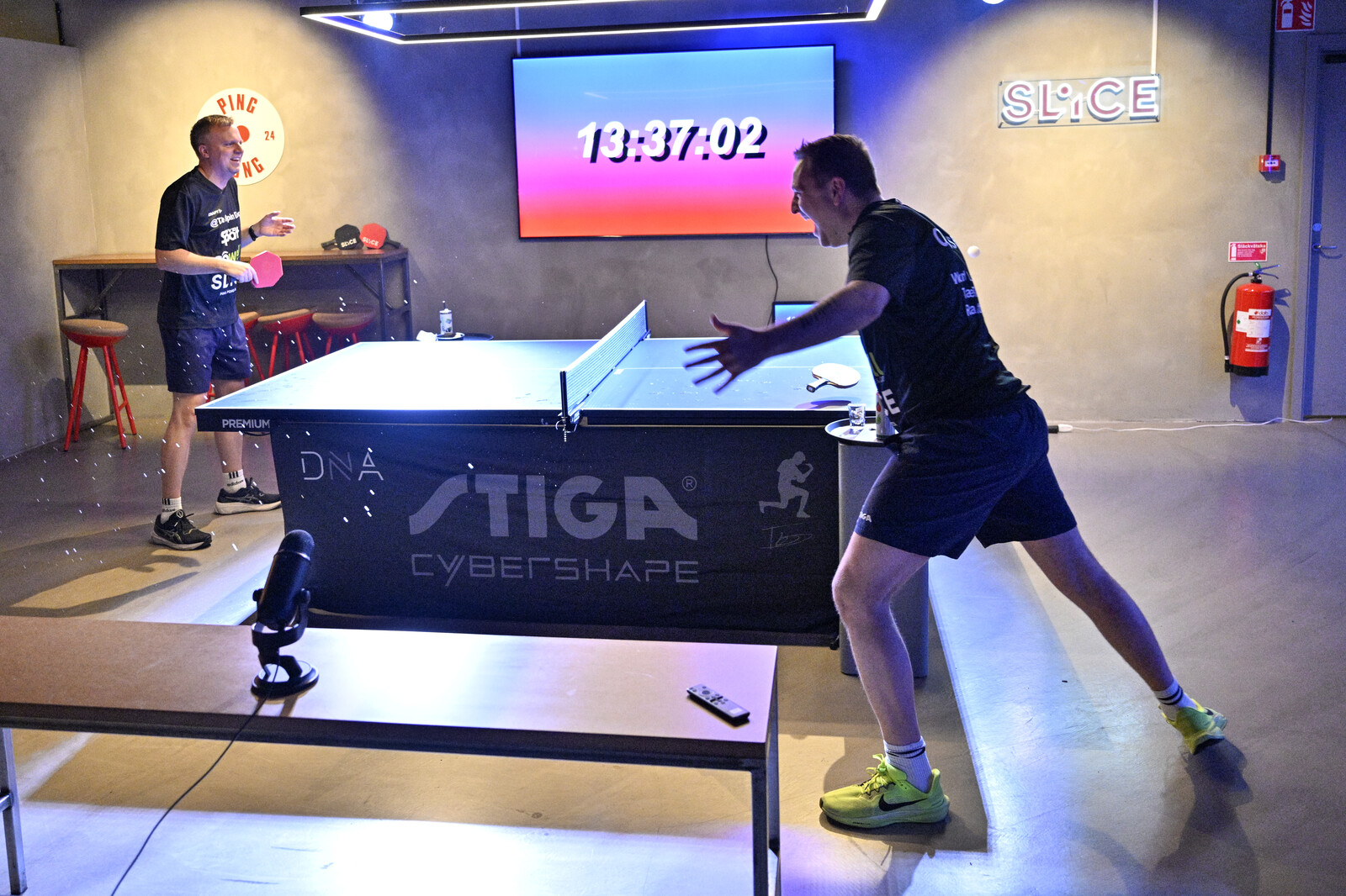 Crazy World Record: 13.5 Hour Long Ping-Pong Duel | Sweden Herald