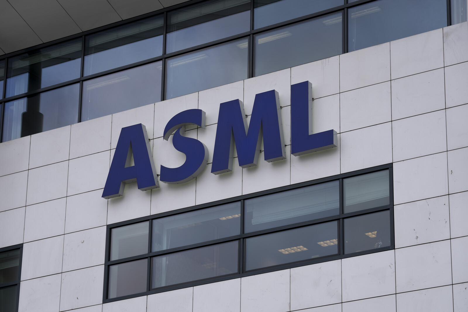 ASML Reports Lower Order Intake but Sees Profit Rise in Q1 | Sweden Herald