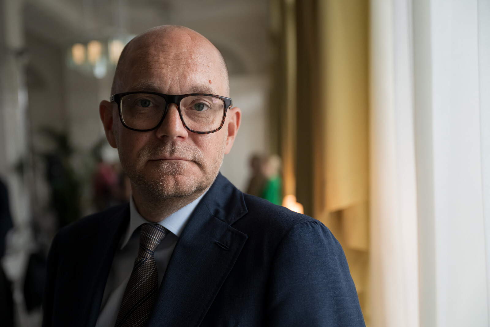 Minister Opposes Tidö Agreement on Swedish Work Permit Wage Rules ...