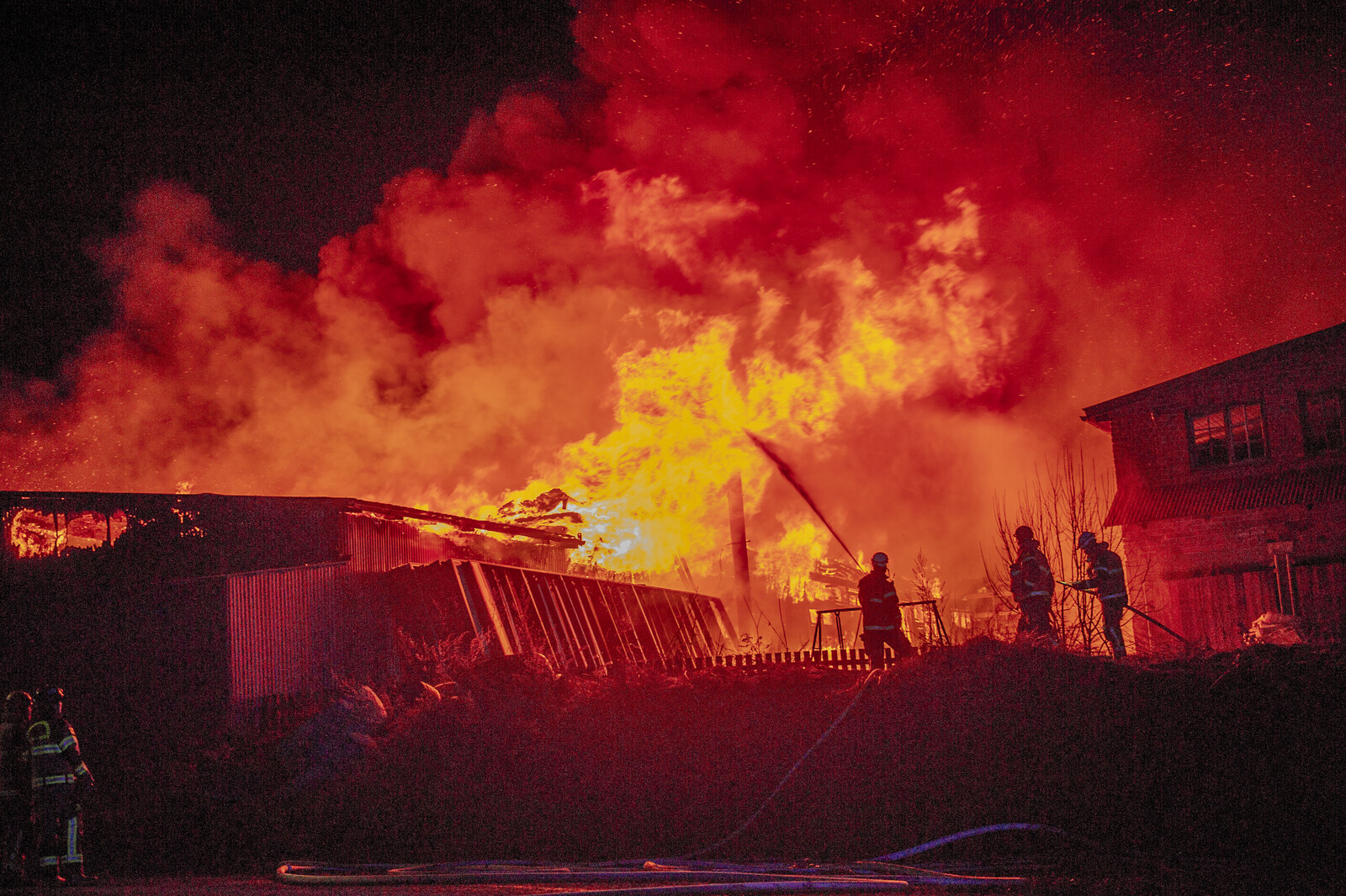 Massive Workshop Fire in Sweden Threatens Nearby Homes | Sweden Herald