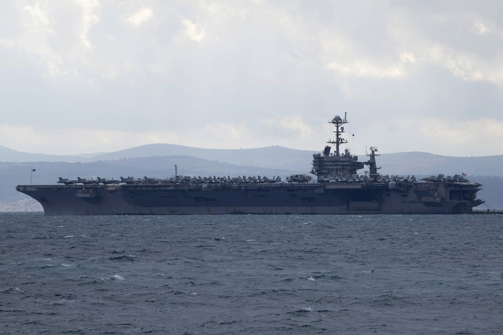 F/A-18F Fighter Jet Falls from USS Harry S Truman in Red Sea | Sweden ...