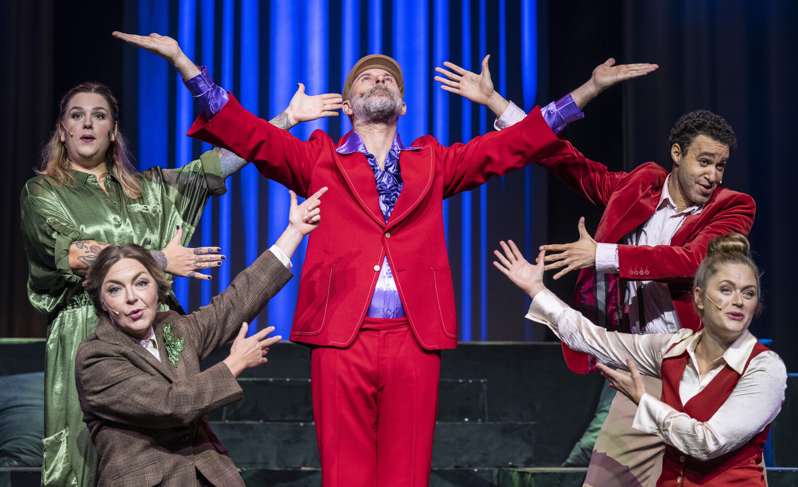 Kalle Lind makes his revue debut – whimsical and thought-provoking ...