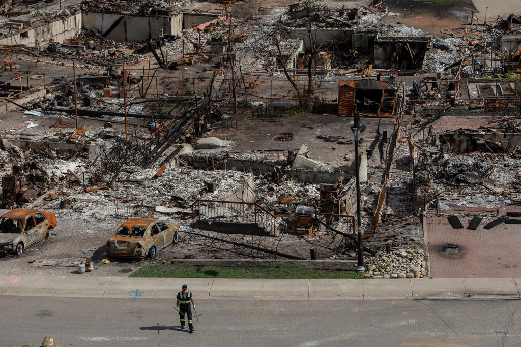 Residents back in burned-down town: "Apocalypse" | Sweden Herald