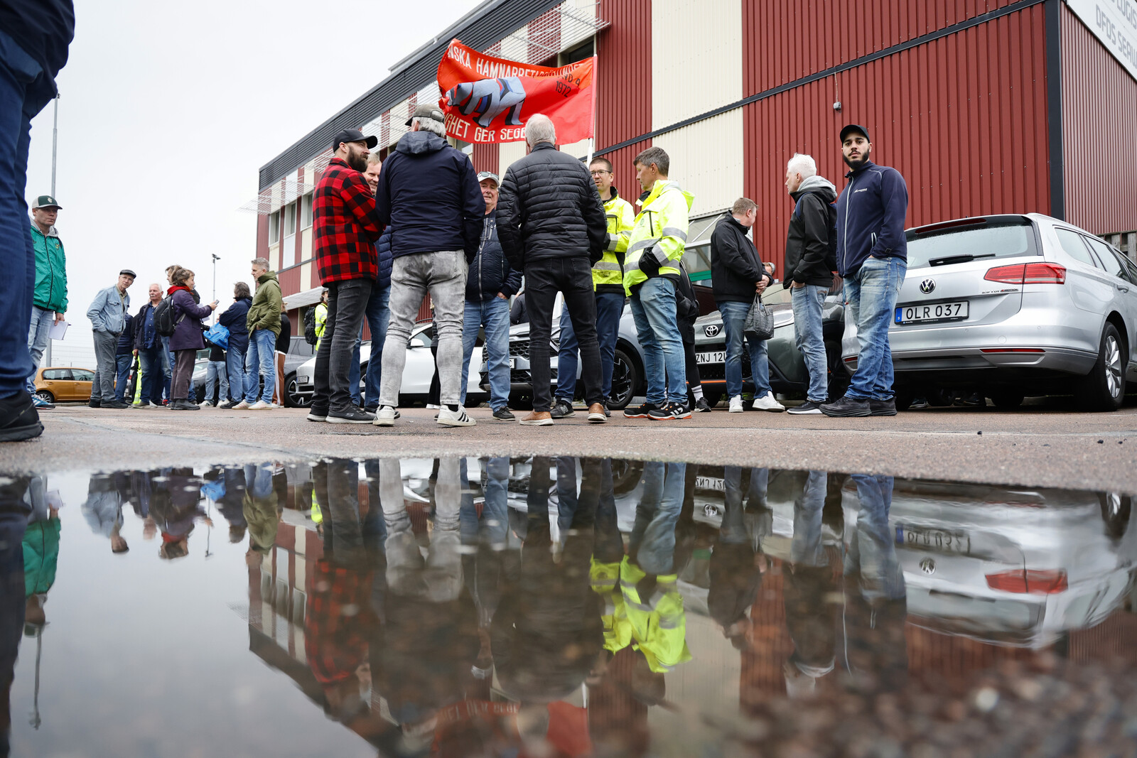 Dockworkers' Union Rejects Mediators' Offer Amid Ongoing Strikes ...