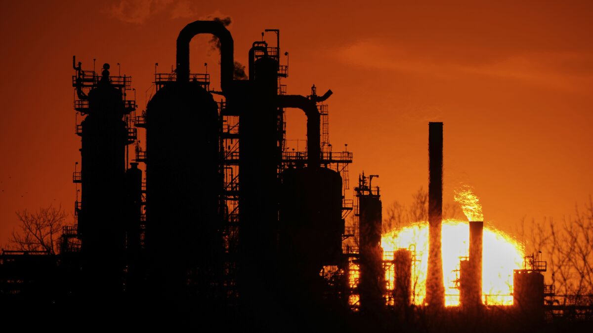 Record Oil Surplus Projected for 2026 | Sweden Herald