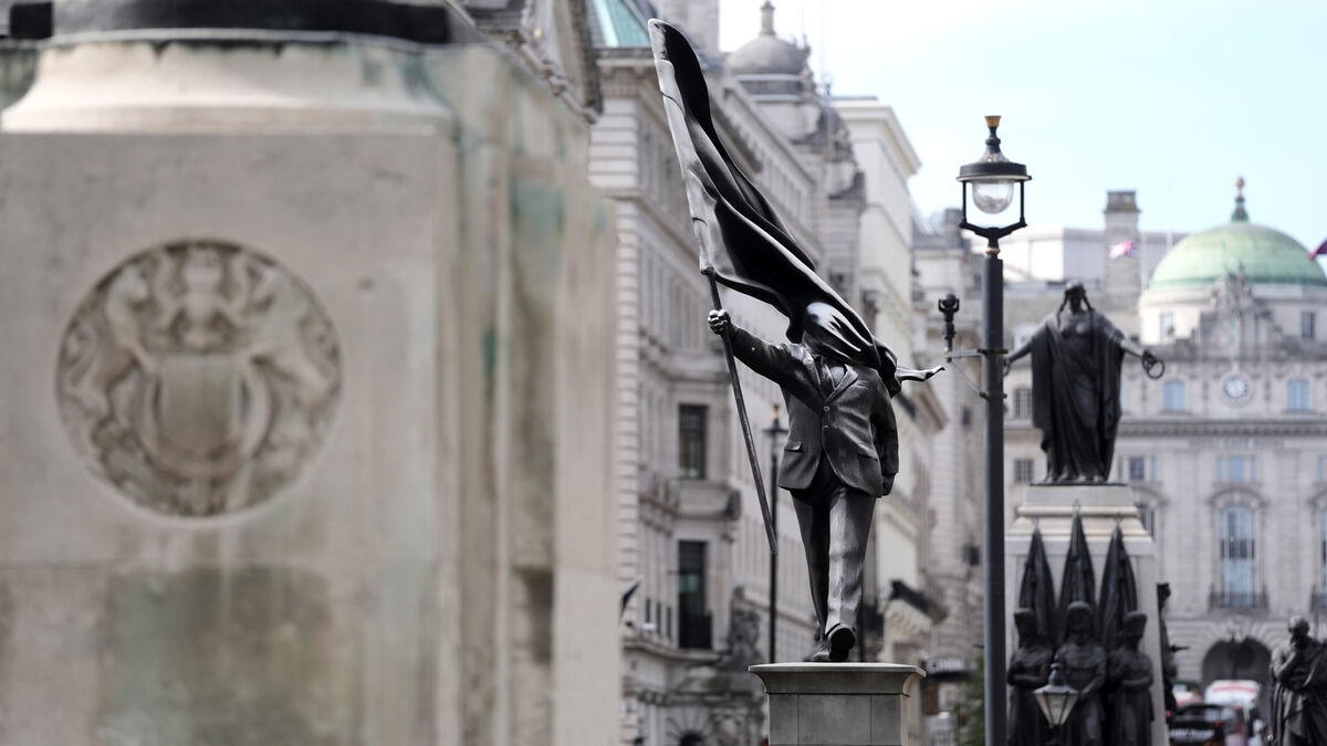 Banksy confirmed behind new large statue on Waterloo Place in London ...