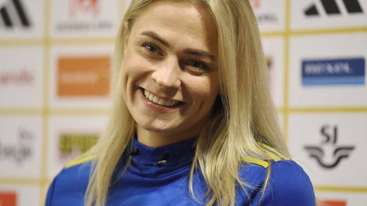 Rolfö and Bergström score as Manchester United beat Liverpool 3-1 ...