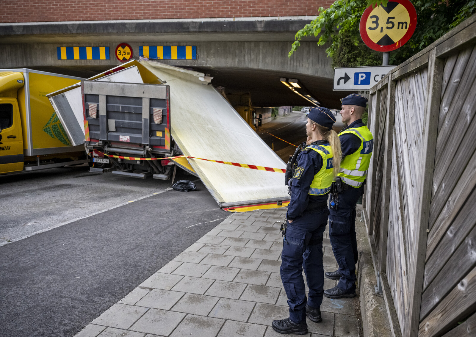 Lorry Hits Viaduct in Eslöv; Train Services Resume | Sweden Herald