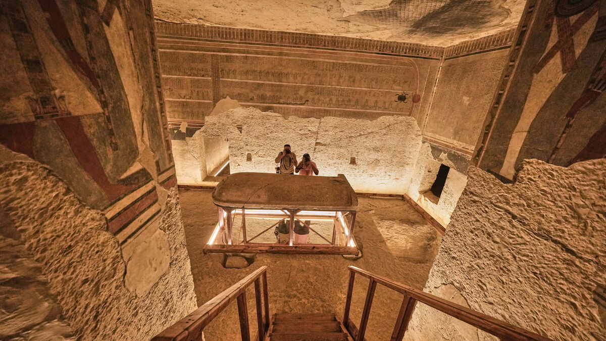 Ancient Egyptian Limestone Painting Stolen from Sakkara Tomb | Sweden ...