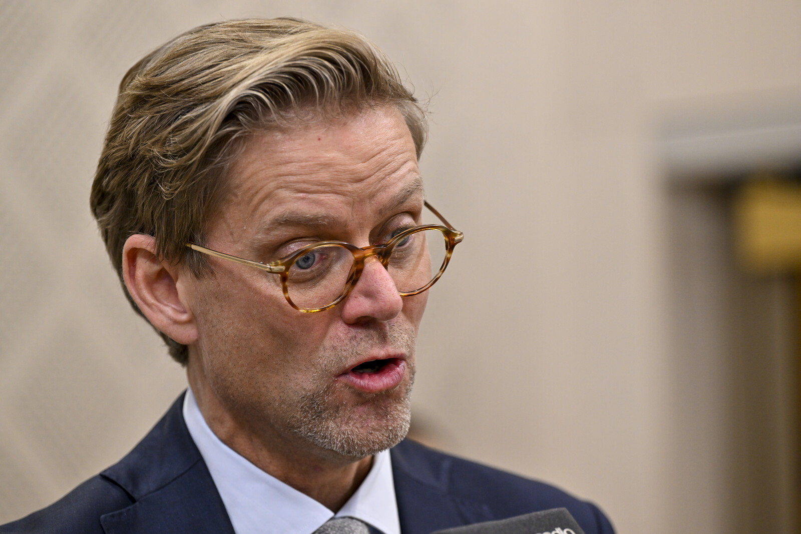 Key Leaders Exit as The Liberals Face Leadership Changes | Sweden Herald