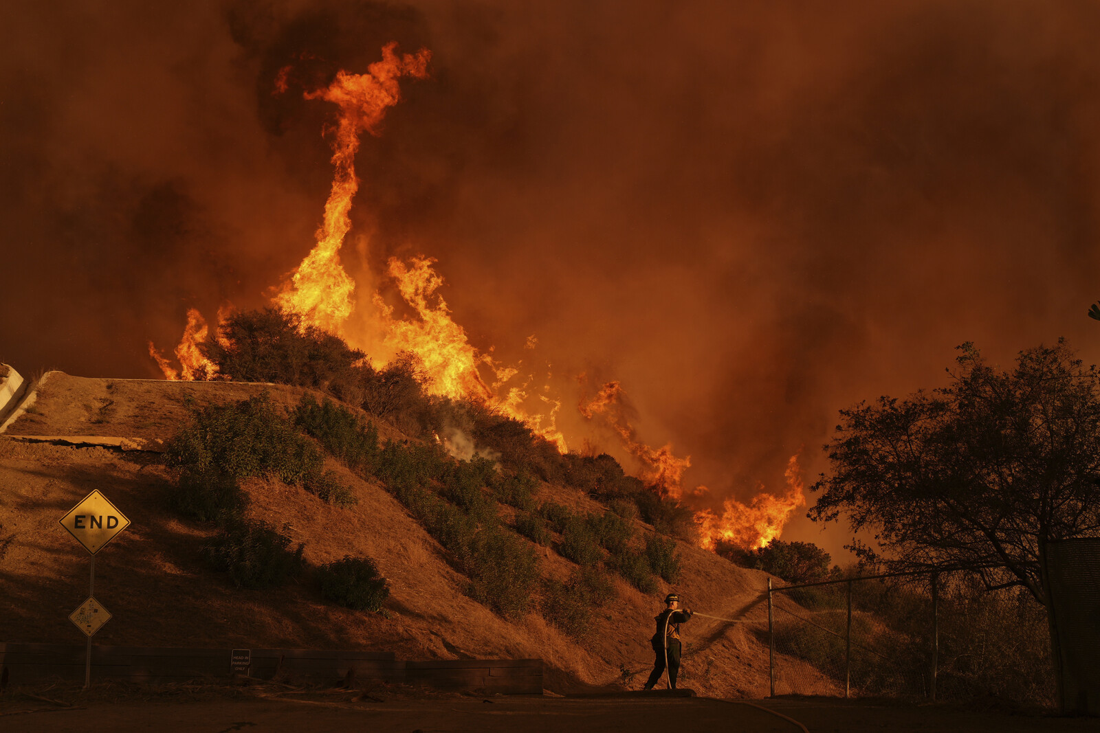 Inferno spreads – military on standby | Sweden Herald