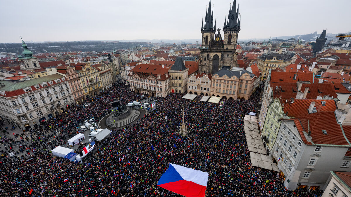 Tens of thousands protest for Czech president in Prague | Sweden Herald