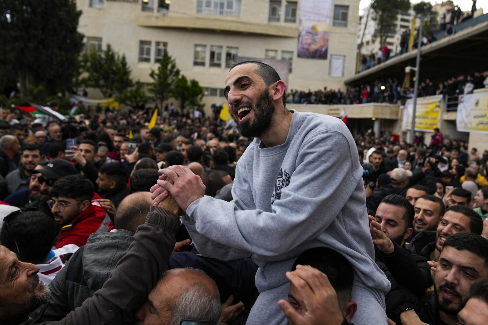 Cheering in Ramallah and Tel Aviv after the prisoner exchange | Sweden ...