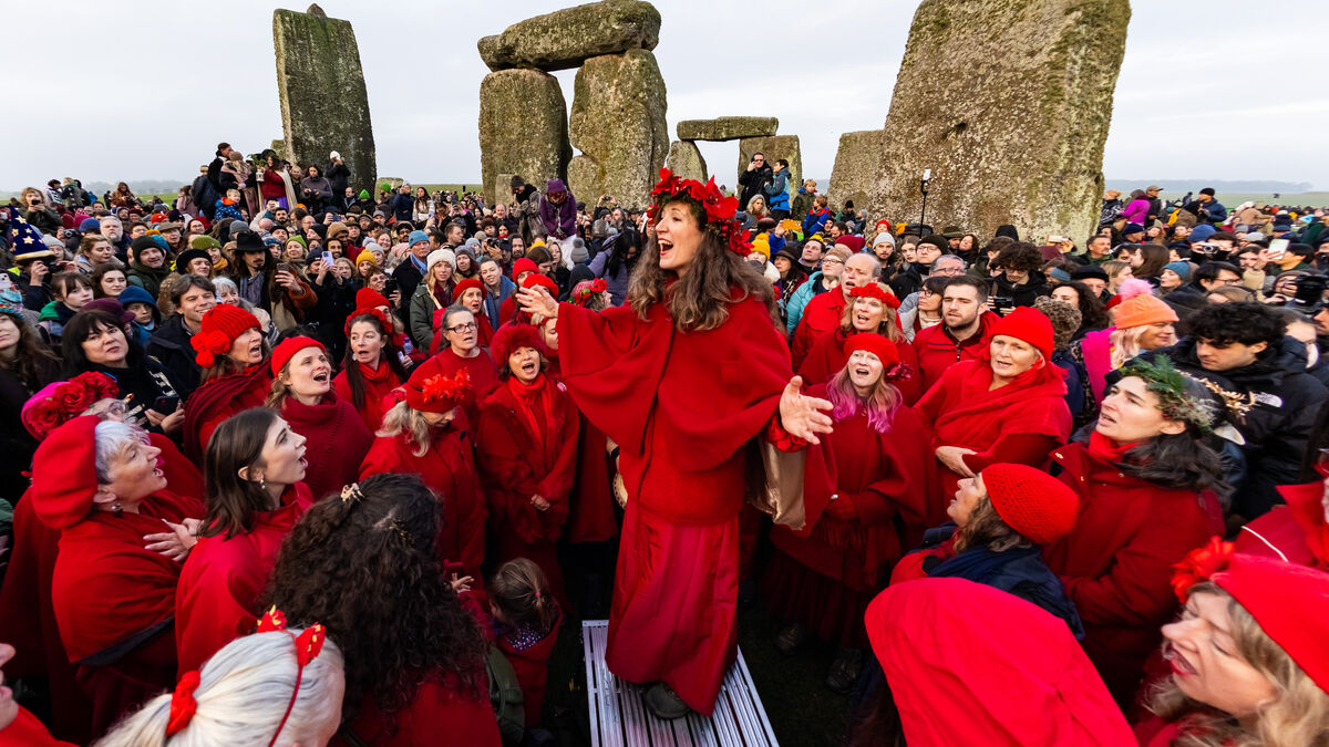 Thousands celebrated the winter solstice at England's Stonehenge ...