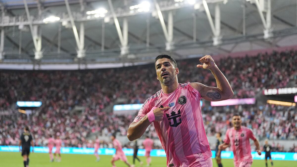 Open for comeback - Luis Suárez snubbed from Uruguay World Cup squad ...