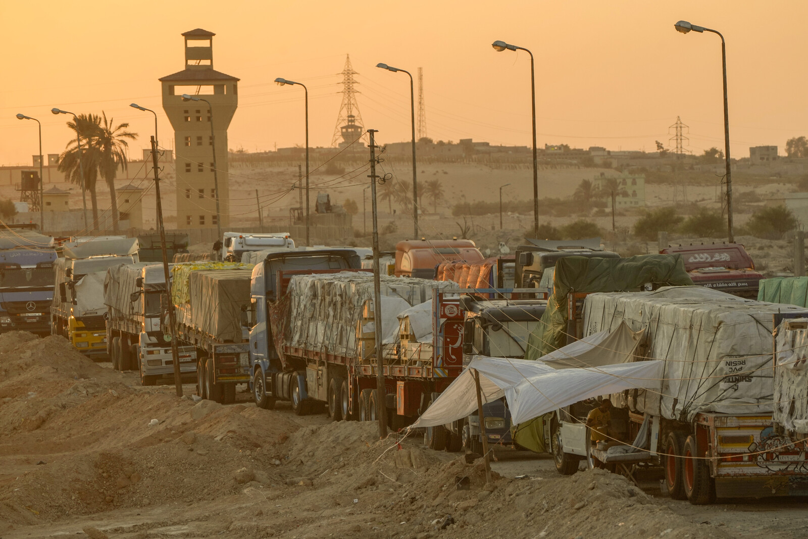 Israel Allows Looting of Gaza Aid | Sweden Herald
