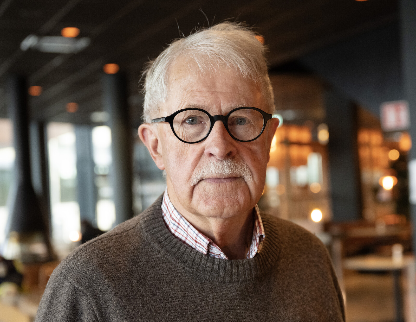 Sverker Olofsson Criticizes Celebrity Focus in SVT's "Det sitter i ...