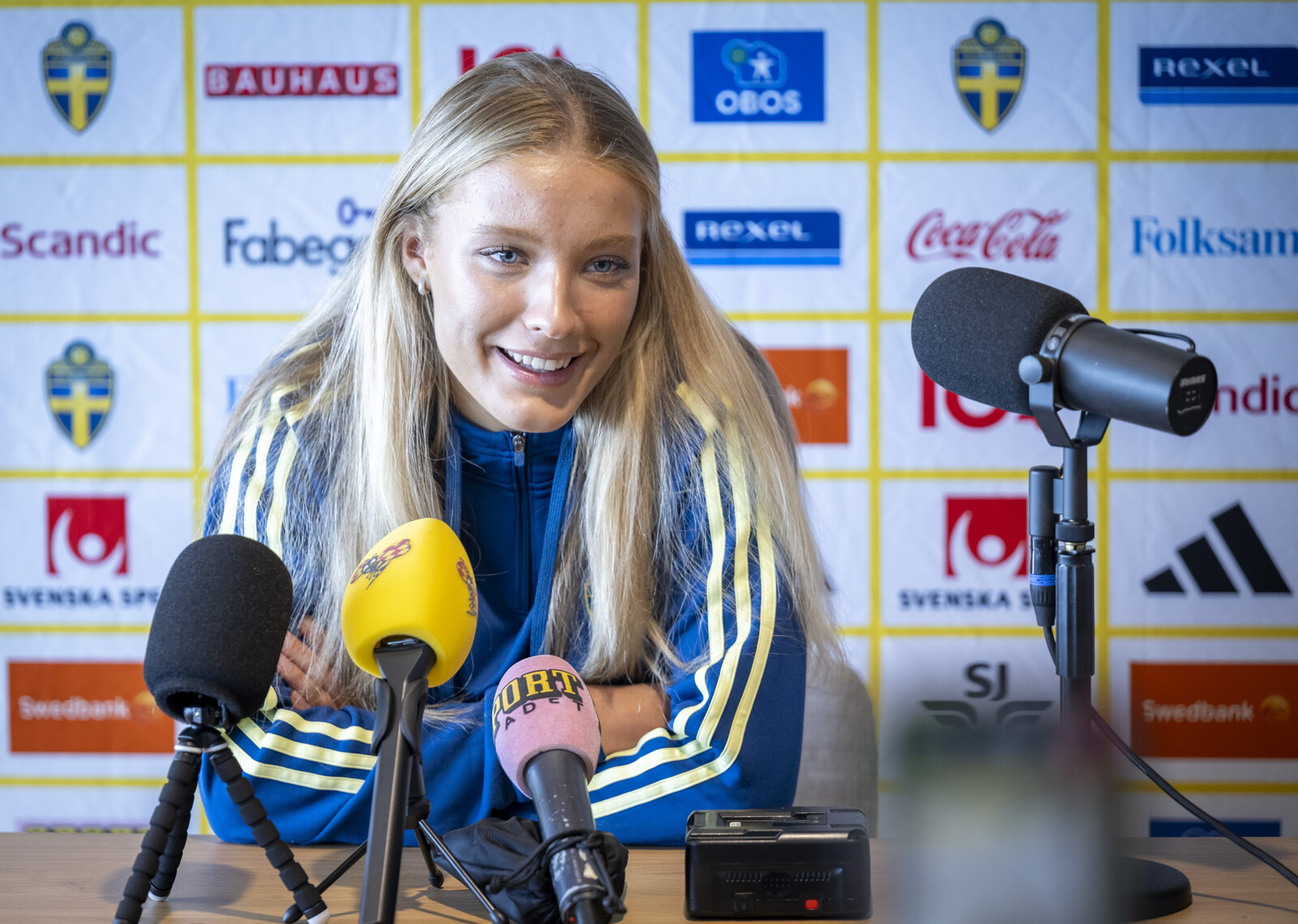 Smilla Holmberg Starts for Sweden in European Championship Warm-Up ...