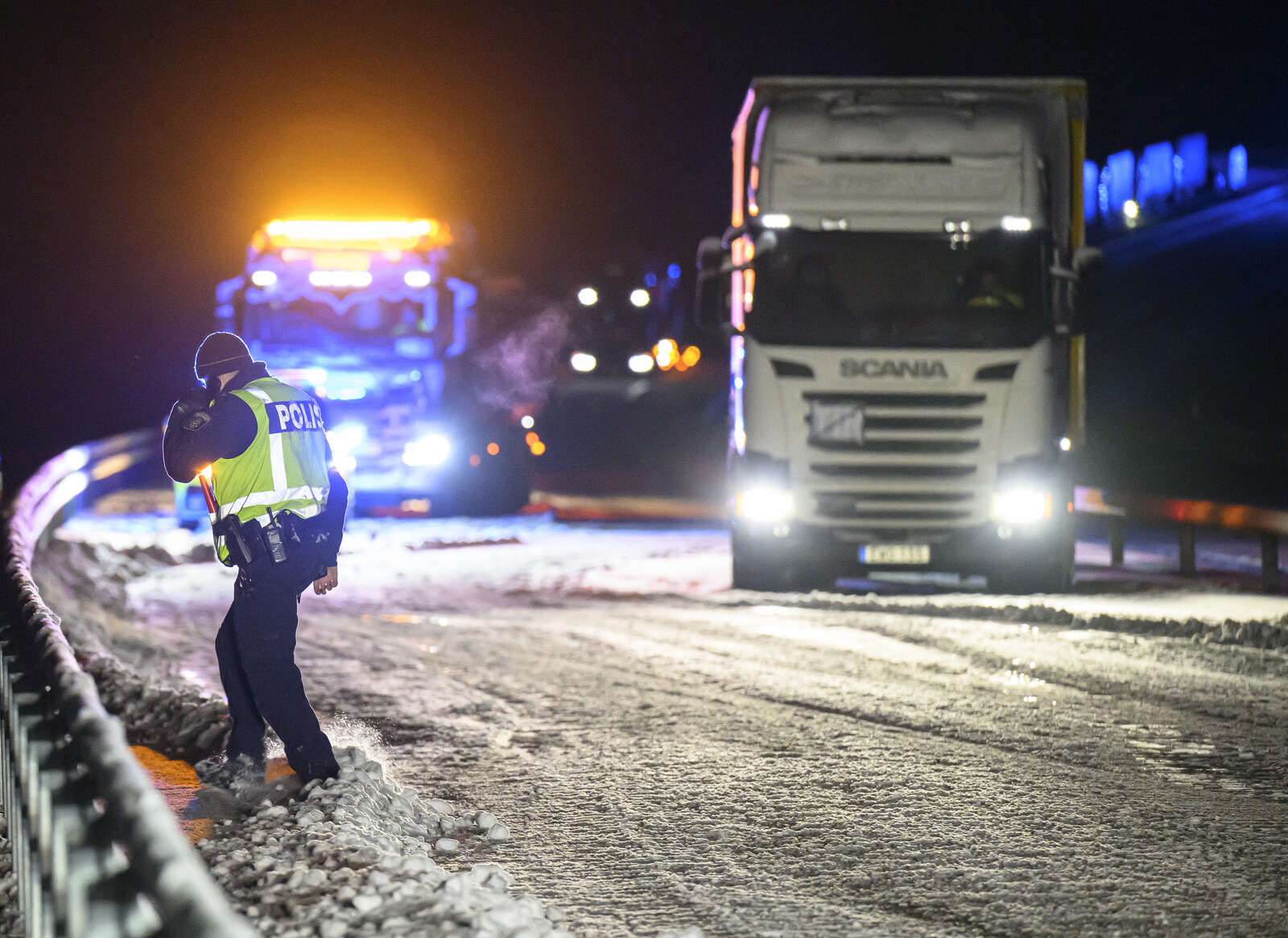 E22 Open Again After Snow Chaos | Sweden Herald