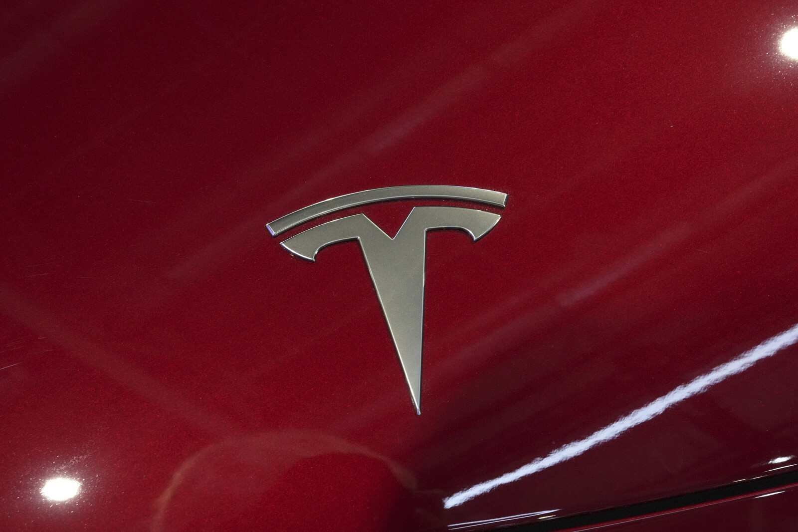 Tesla's sales plummet - just like the stock price | Sweden Herald
