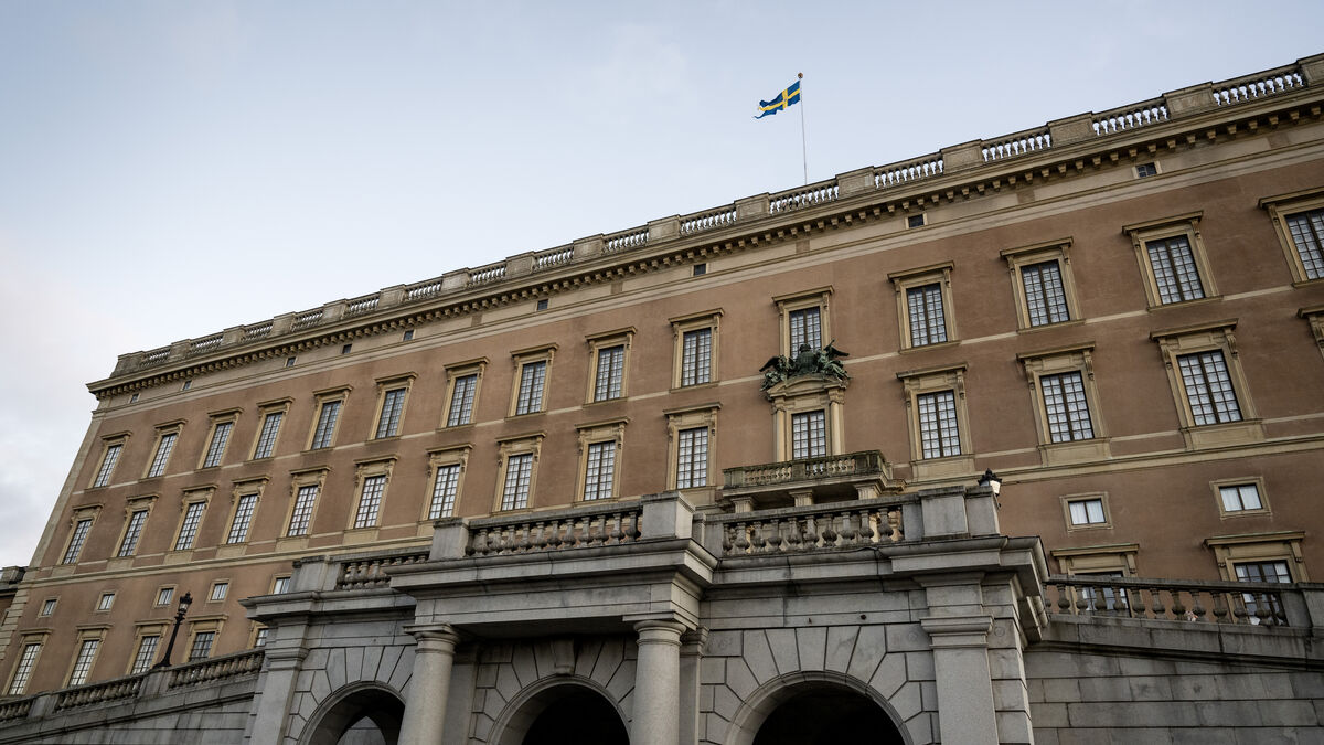 Former court employee charged with child sex offense | Sweden Herald