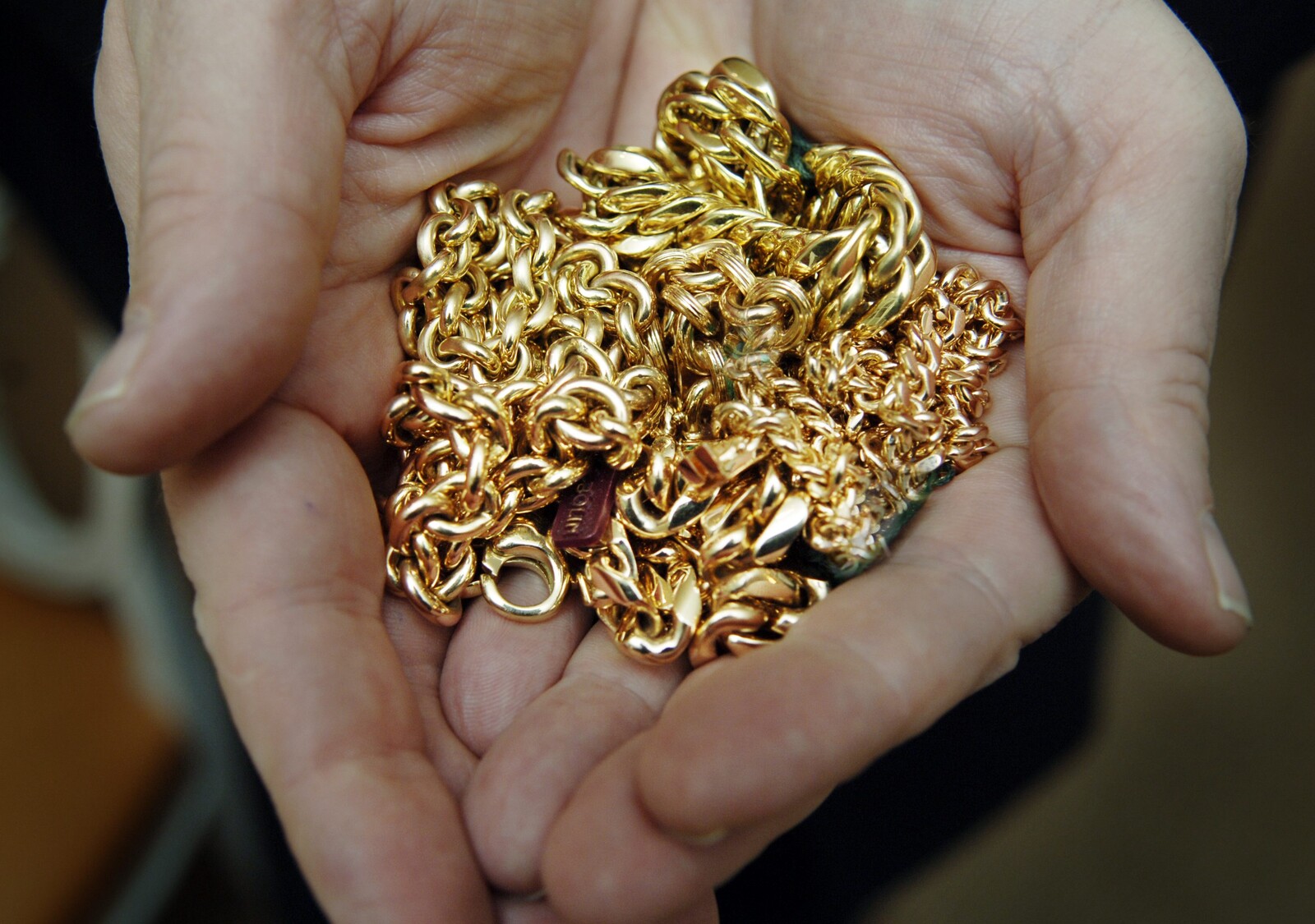 Gold Scams Surge in Sweden: Protect Your Valuables from Fraudsters ...