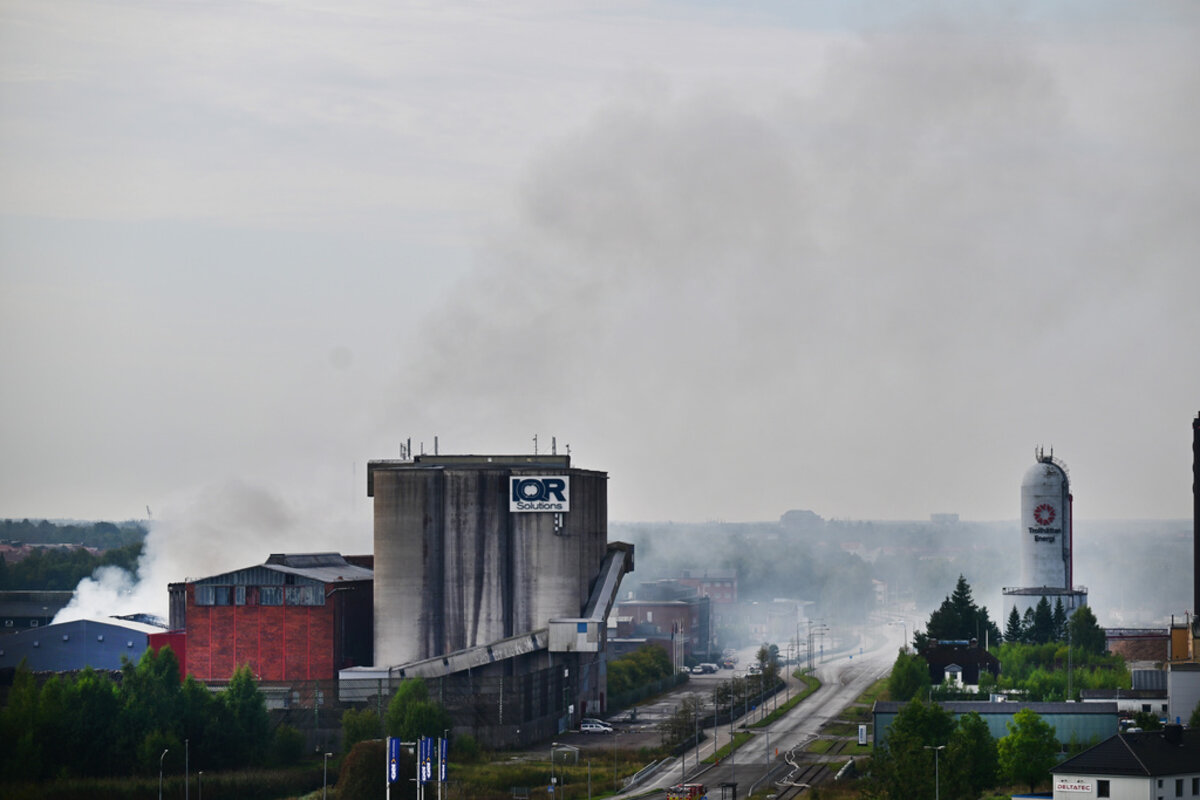 Powerful battery fire in industrial area | Sweden Herald