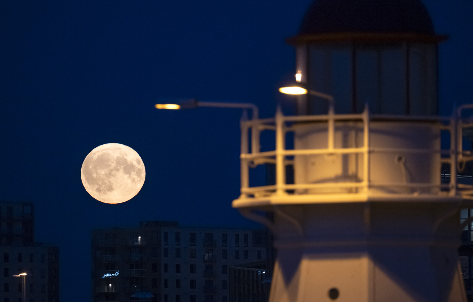 Look Up – This Year's Last Supermoon Is Here | Sweden Herald