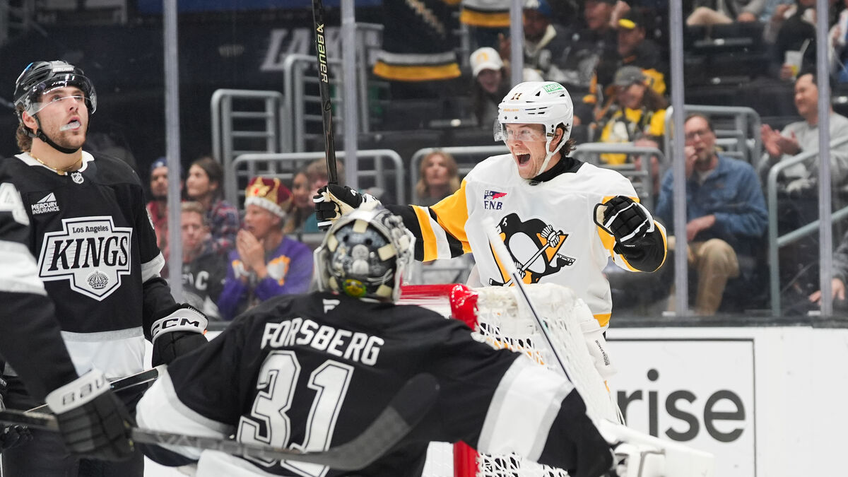 Filip Hållander Scores First NHL Goal to Secure Pittsburgh Win | Sweden ...
