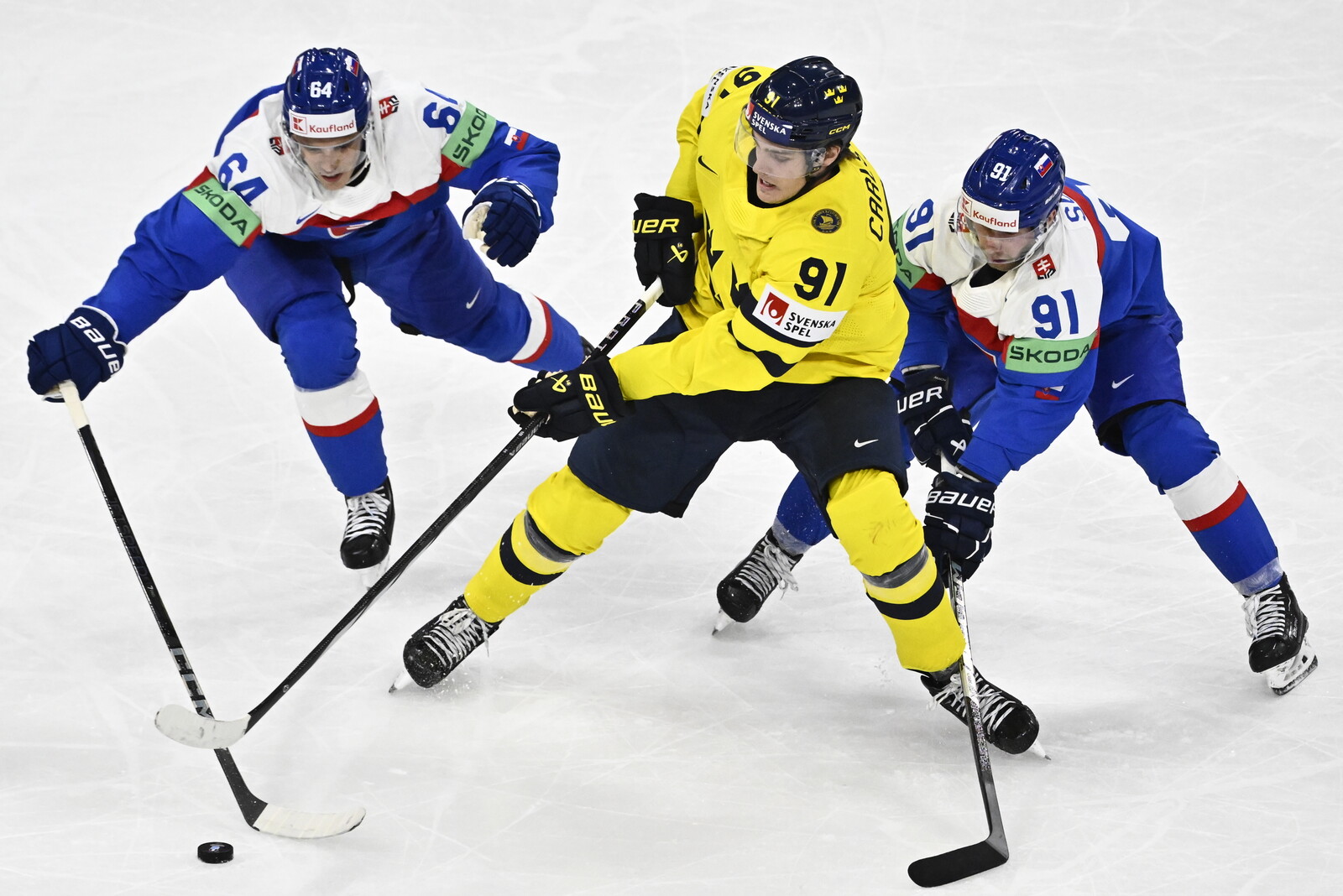 Leo Carlsson Discusses Attempted Art Goal in Sweden's Win Over Slovakia ...