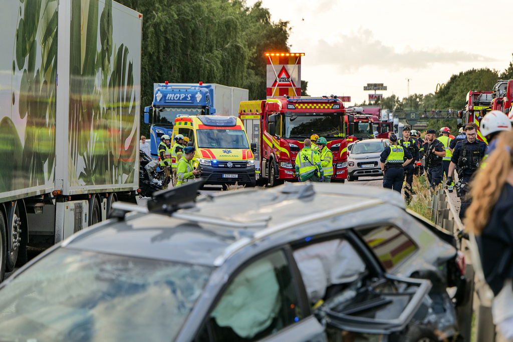 No one critically injured after major crash | Sweden Herald