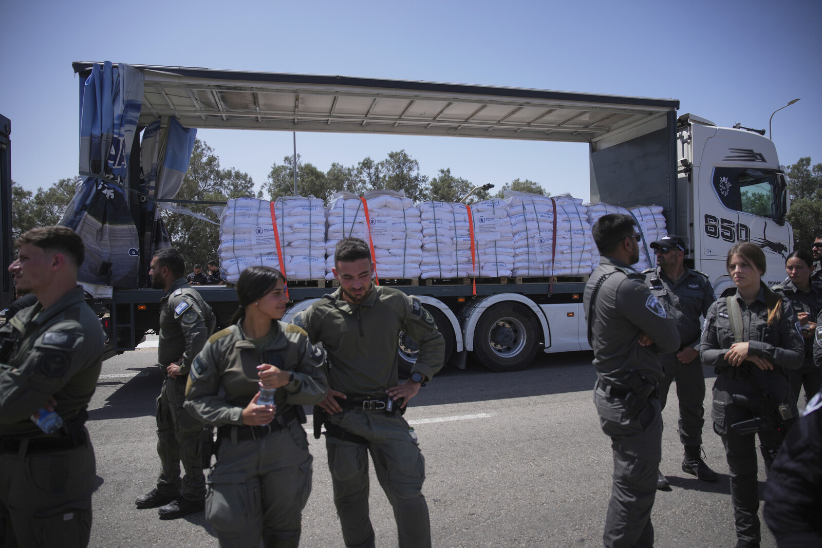 UN: Humanitarian Aid Stuck at Gaza Border Amid Urgent Need | Sweden Herald