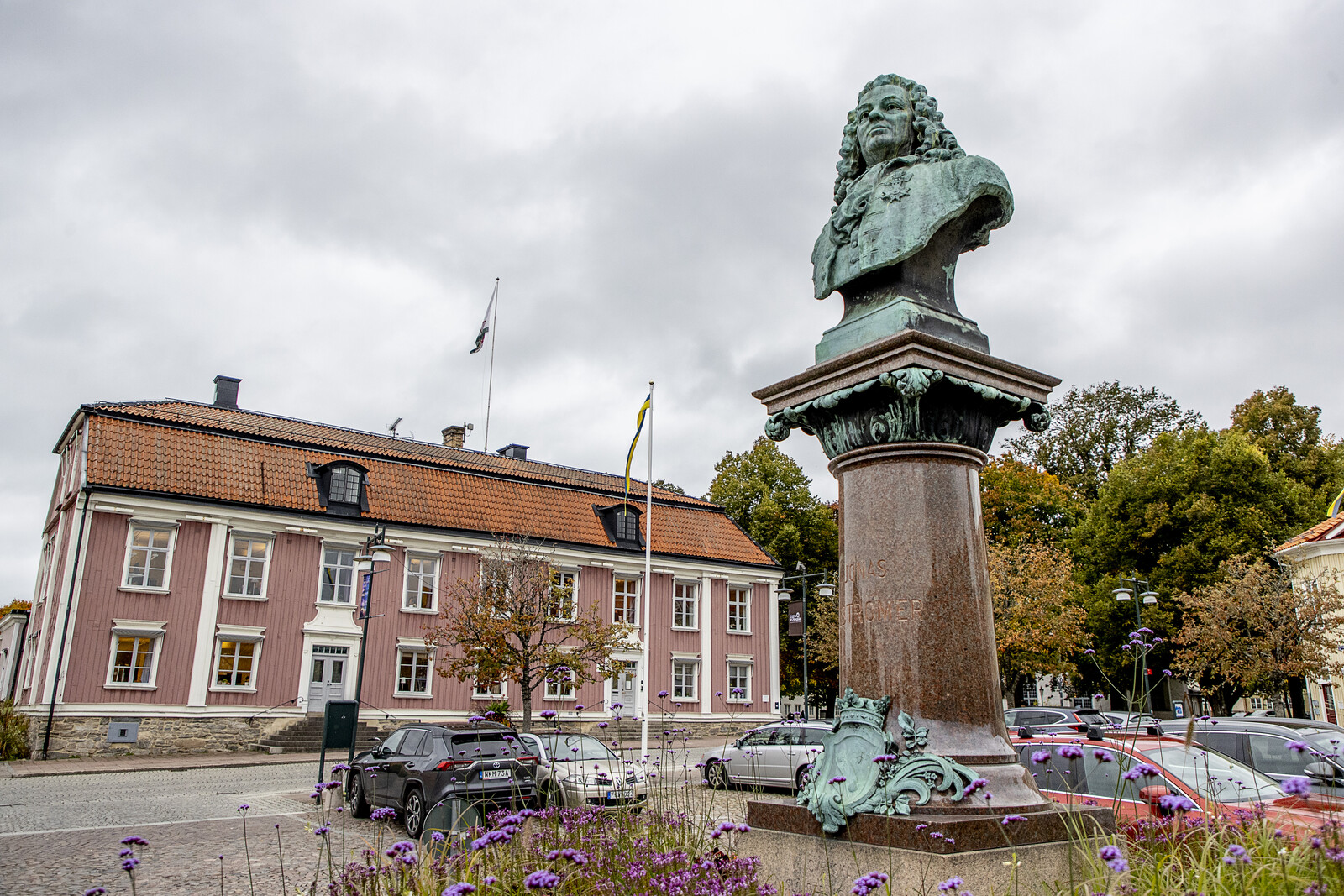 Fallen politicians' parachutes are being investigated: "Shock" | Sweden ...