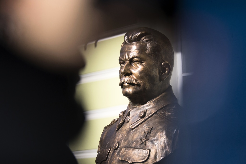 Stalin Statue Beheaded with Axe in Russia | Sweden Herald
