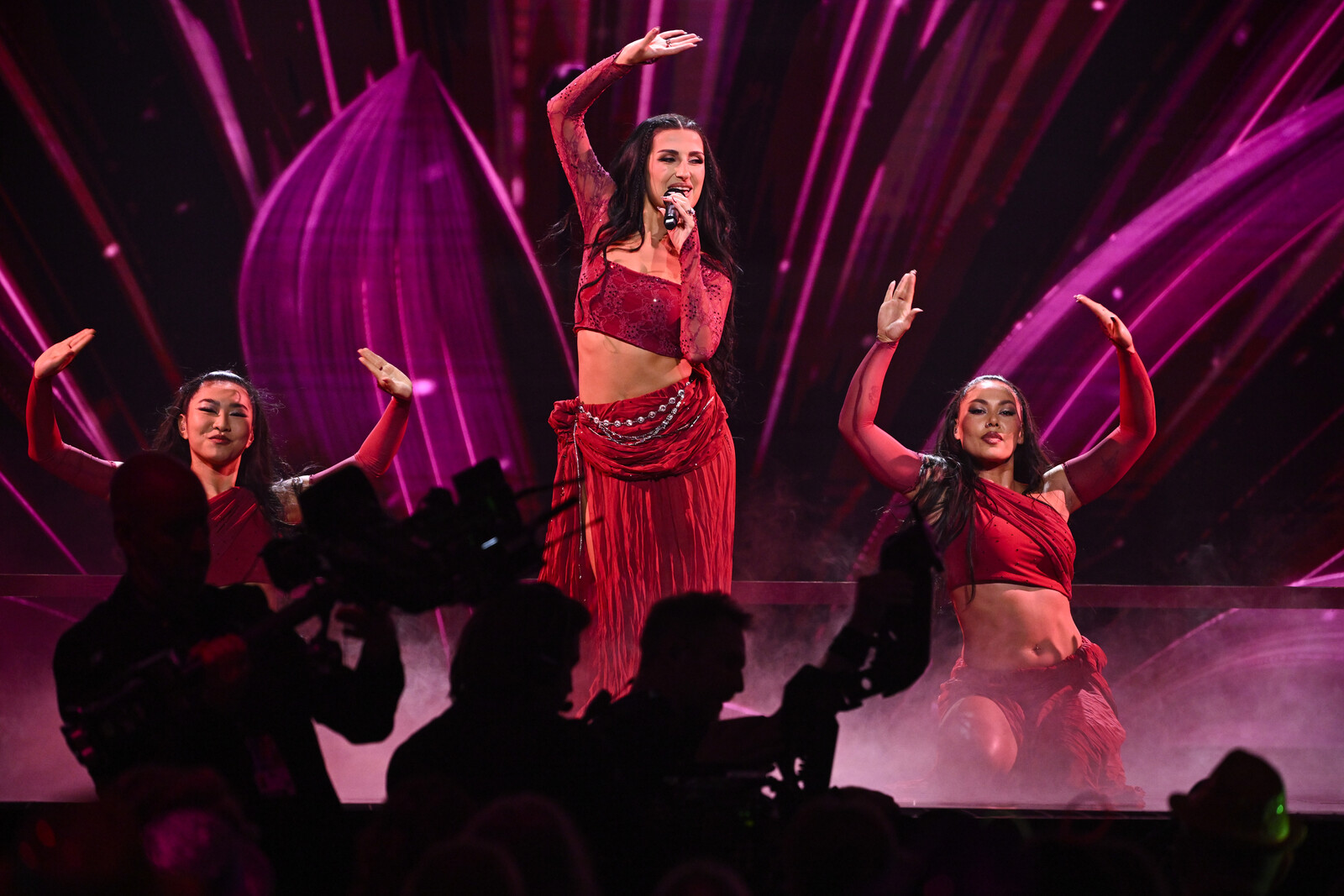 Meira Omar's stage drama: "Should I stop?" | Sweden Herald