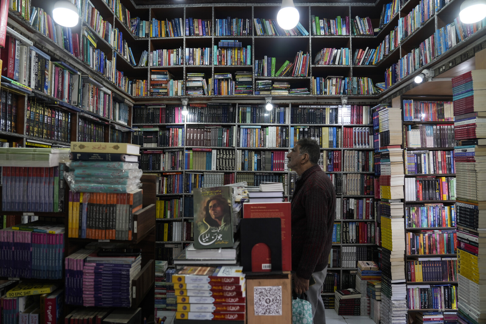 Hundreds of Books Seized by Police in Kashmir | Sweden Herald