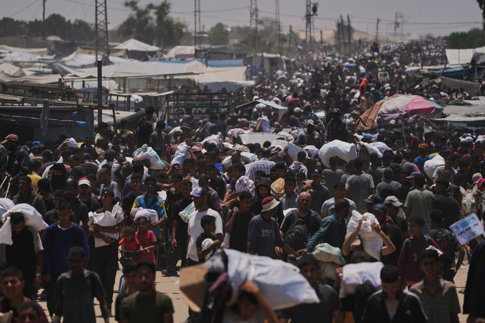 Over 30 Killed in Attack at Gaza Aid Distribution Center | Sweden Herald