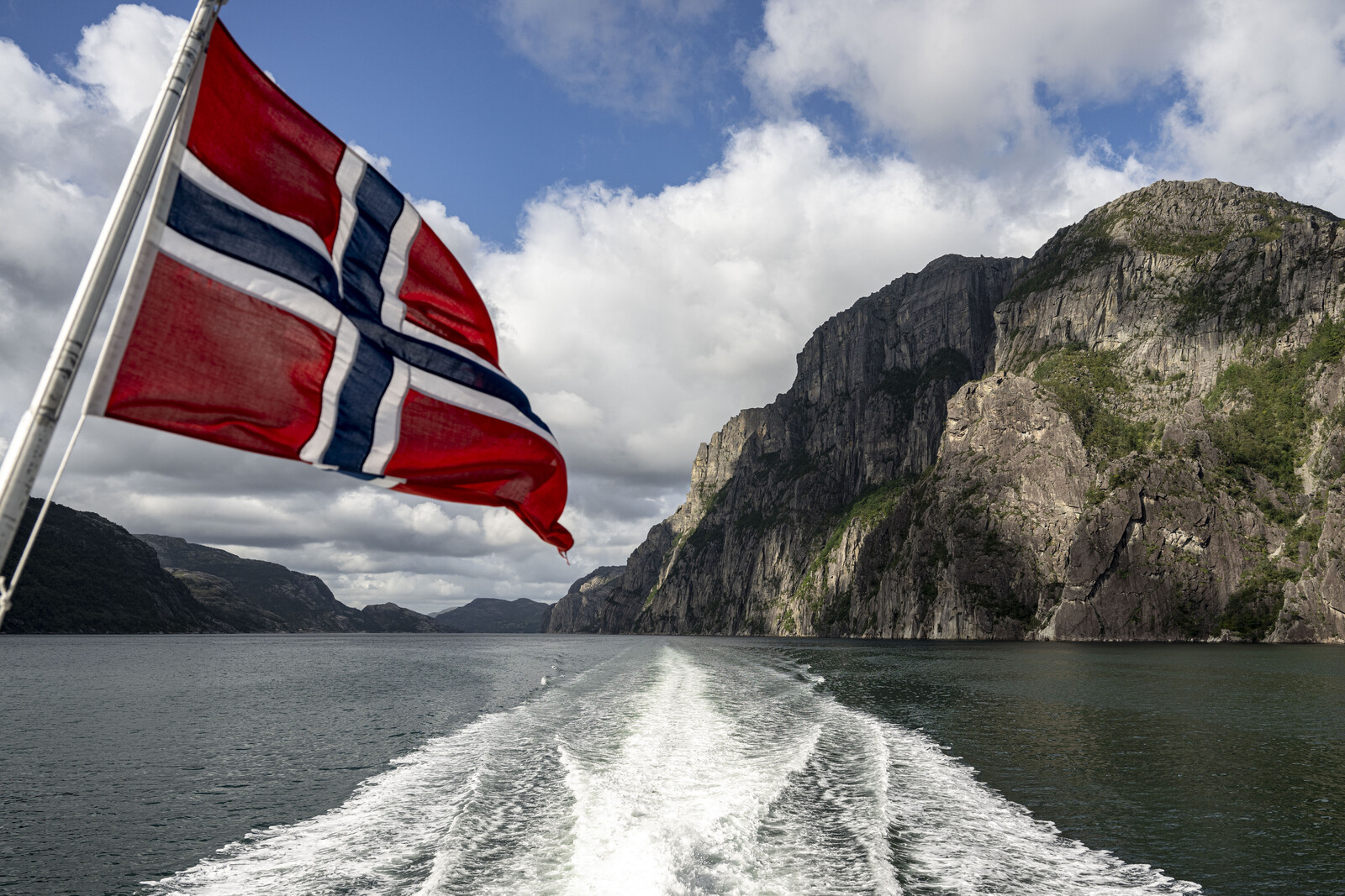 Base Jumper in His 40s Dies After Kjerag Mountain Jump in Norway ...