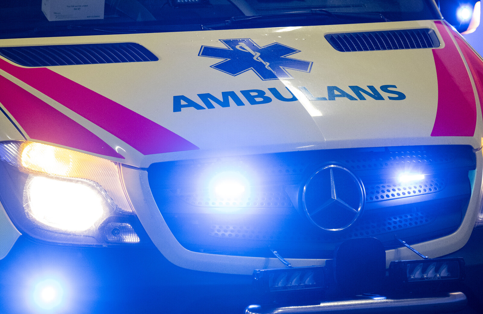 Fell into a hole in the street – seriously injured | Sweden Herald