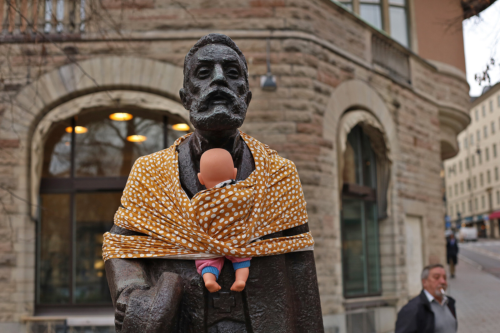 Statues of Men Get Baby Carriers on International Men's Day | Sweden Herald