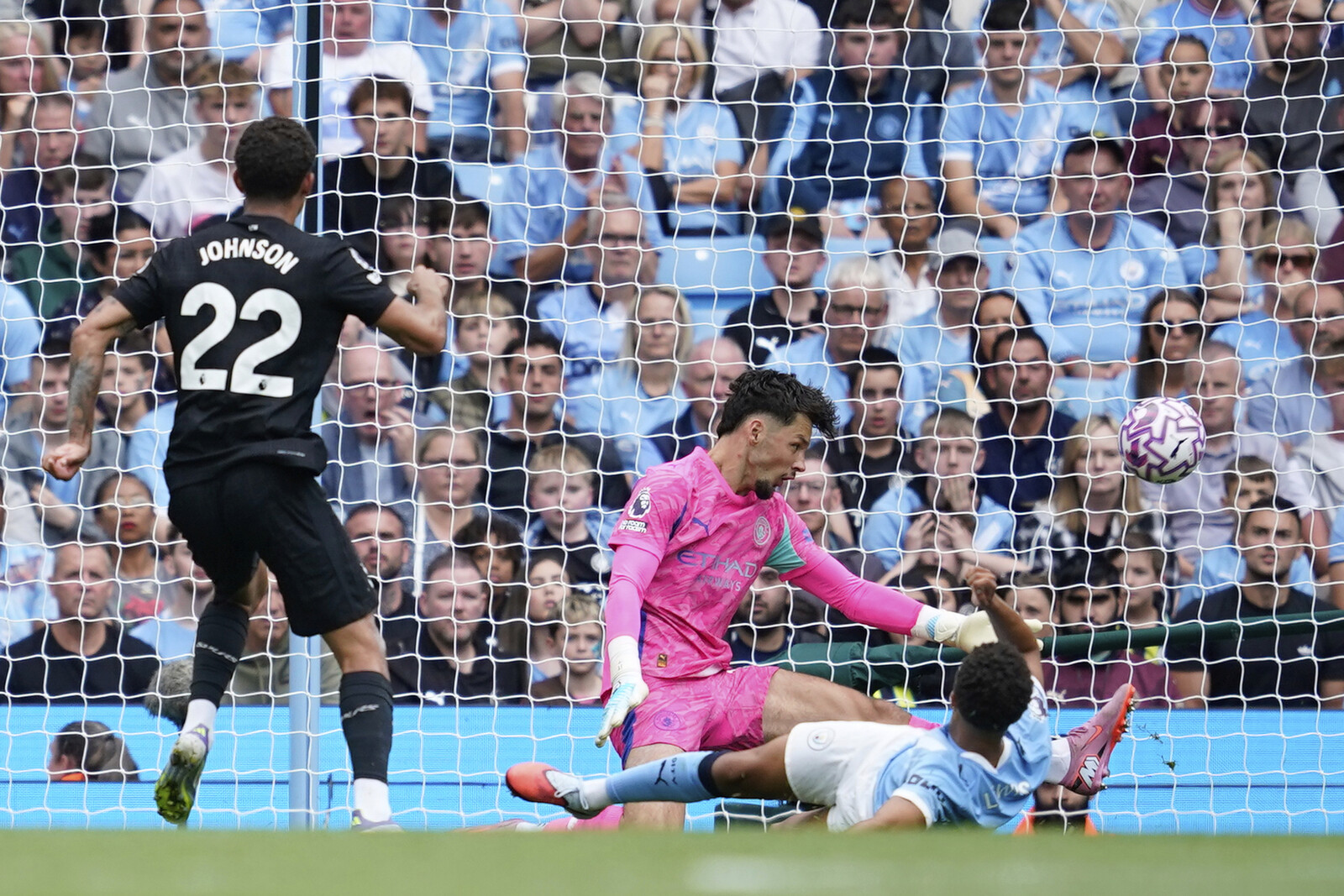 Tottenham Stuns Manchester City with 2-0 Victory in Premier League ...